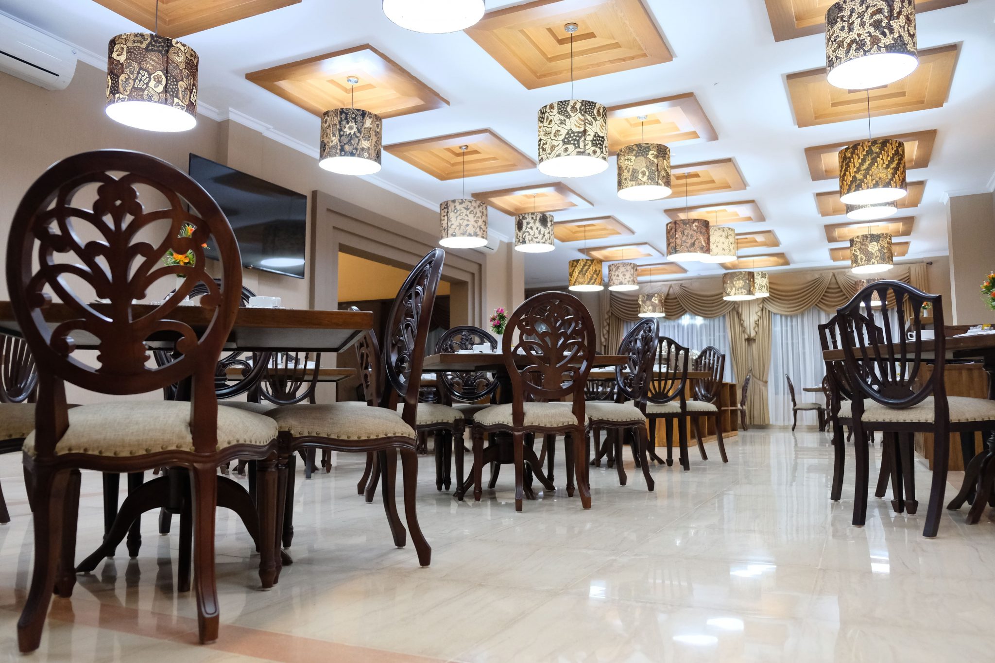 Seruni Restaurant – MEXOLIE HOTEL